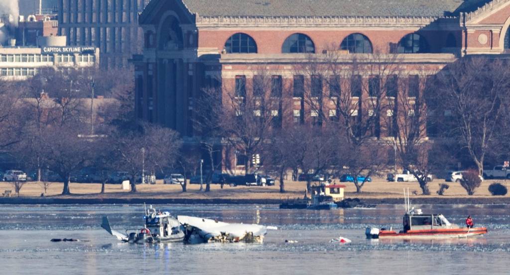 All 67 passengers in Washington air crash feared dead