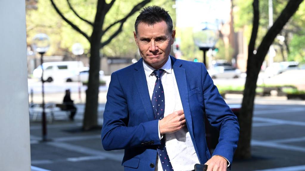Andrew Laming yet to fully repay taxpayers for family trips