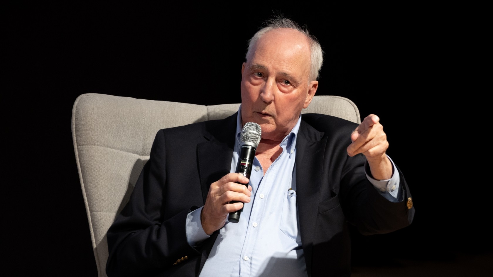 Paul Keating leaps to budget's defence
